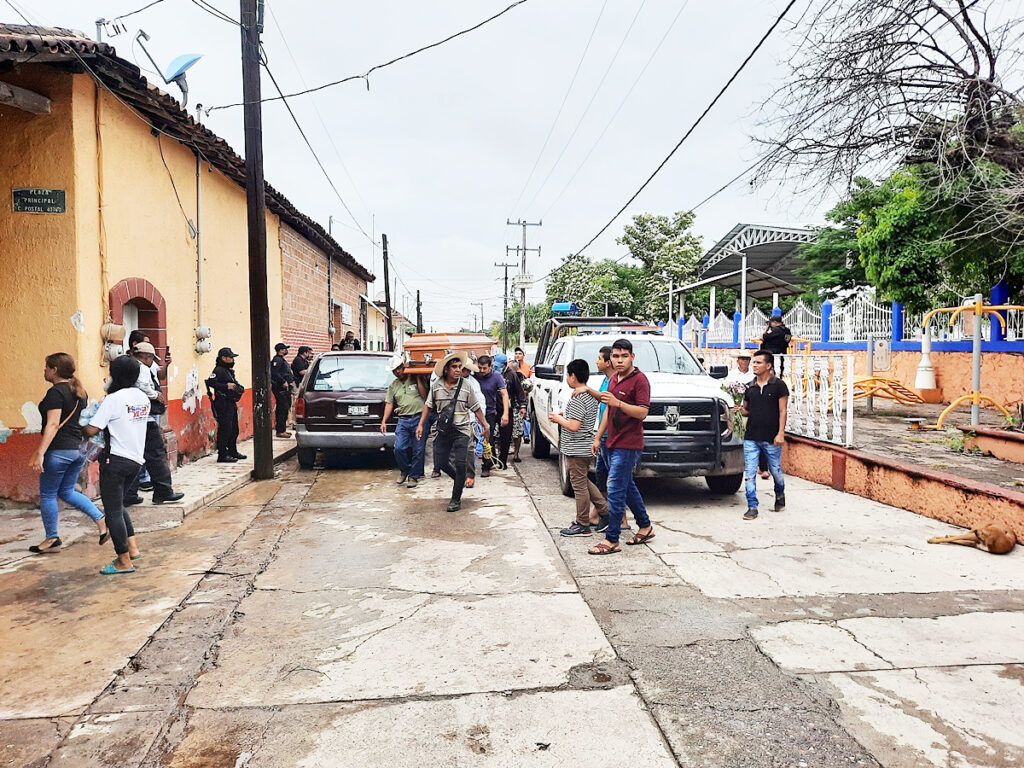 Pobladores De San Miguel Totolapan Exigen «justicia Por Masacre