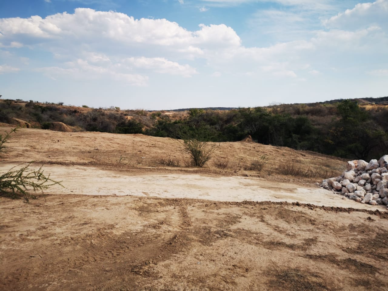 Avanza la construcción de gaviones en el Tomatal