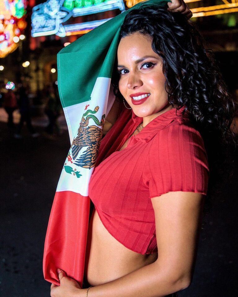 Brenda catalán celebra en redes sociales las fiestas patrias