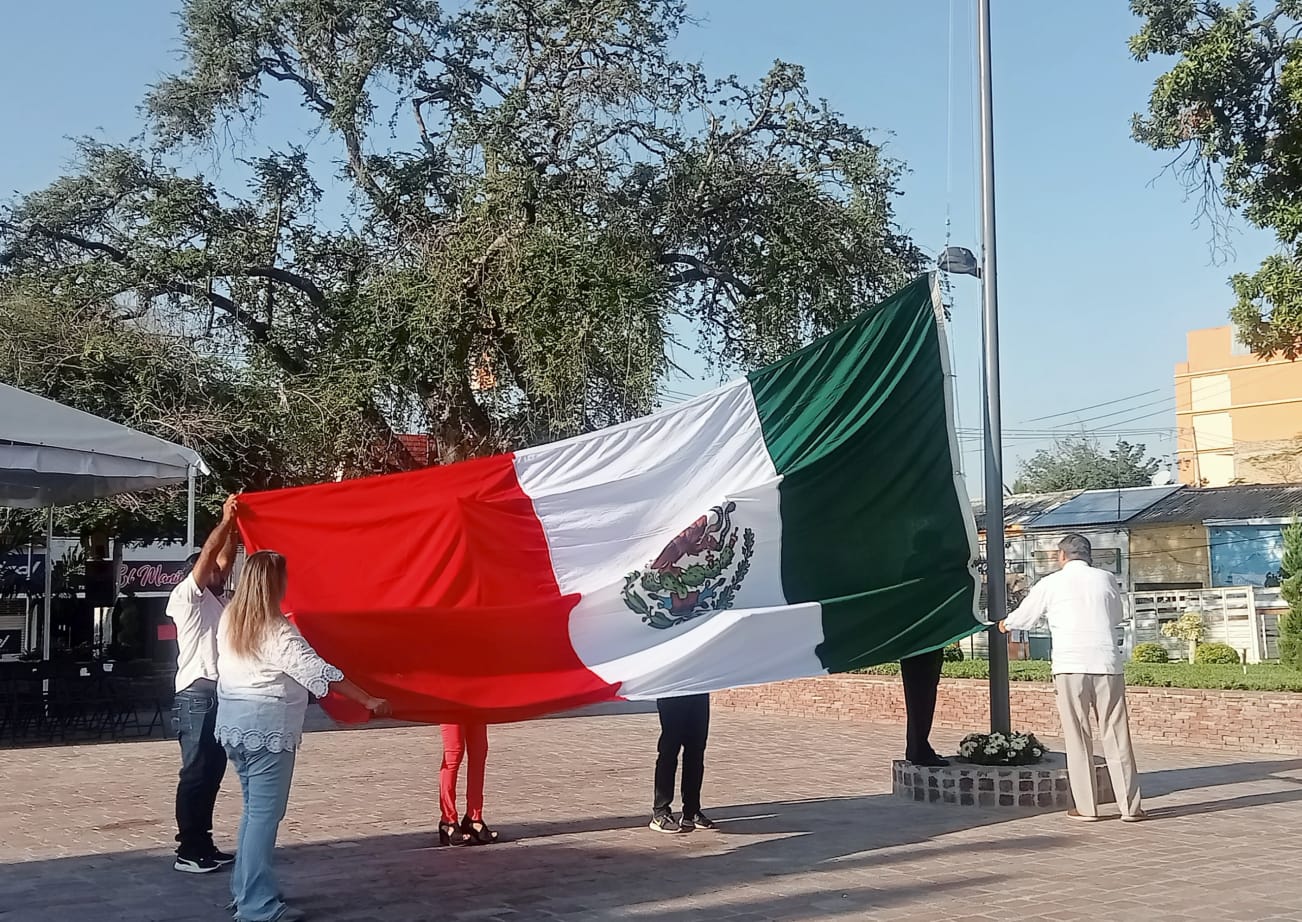 Evelyn Salgado y David Gama conmemoran el 203 Aniversario de la Bandera ...